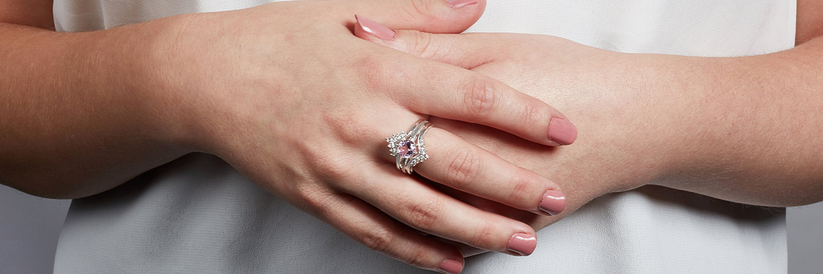 How to Safely Remove a Ring From a Swollen Finger