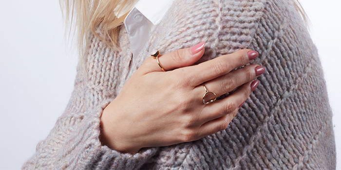 How to Safely Remove a Ring From a Swollen Finger