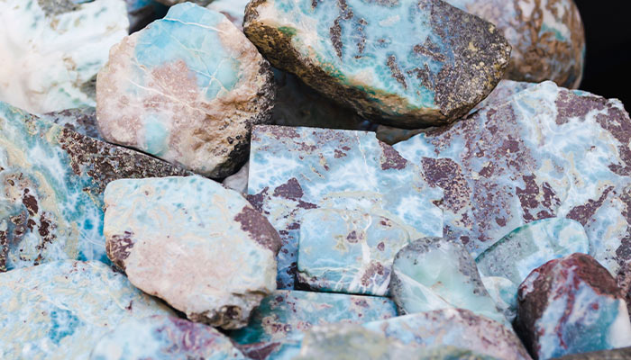 Your Full Guide to Larimar (Before It Becomes Extinct)