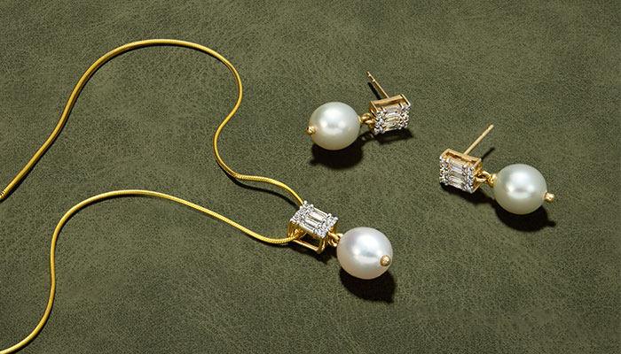 3 Beautiful Pearl Shapes & How They Form