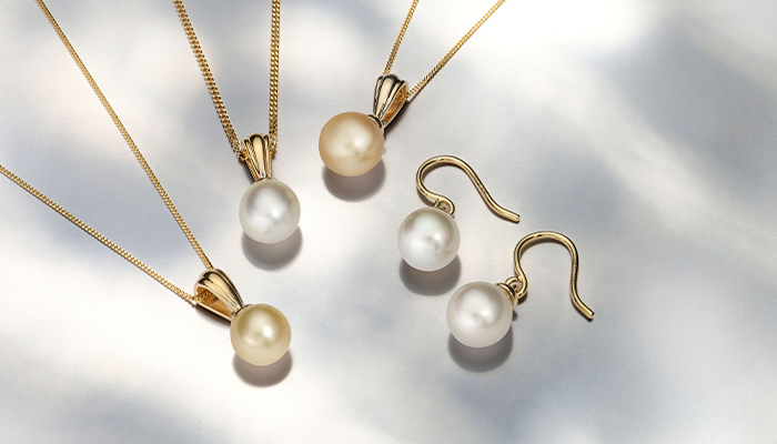 3 Beautiful Pearl Shapes & How They Form
