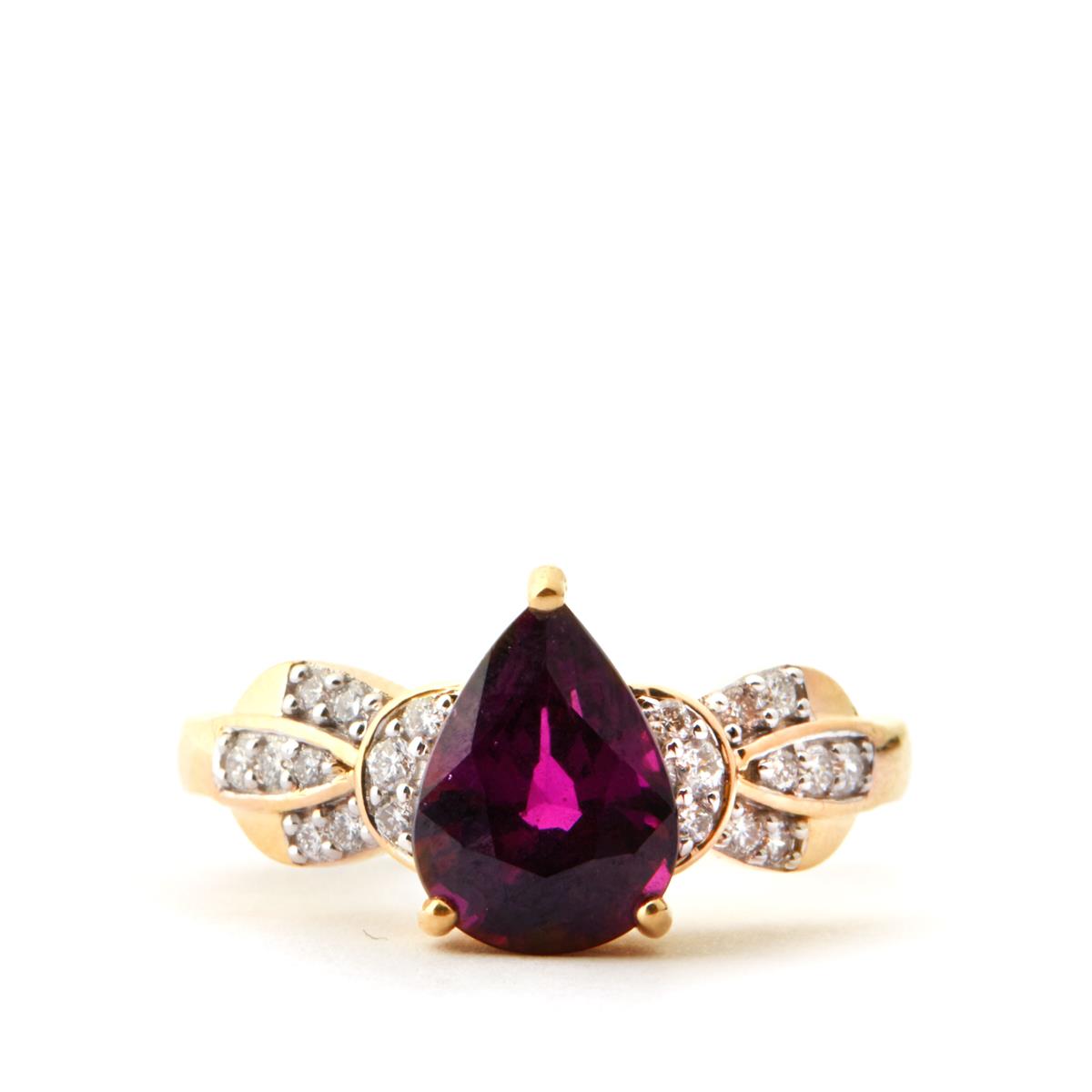 Magenta Garnet Ring with Diamonds in 18K Gold 3.15cts | Gemporia